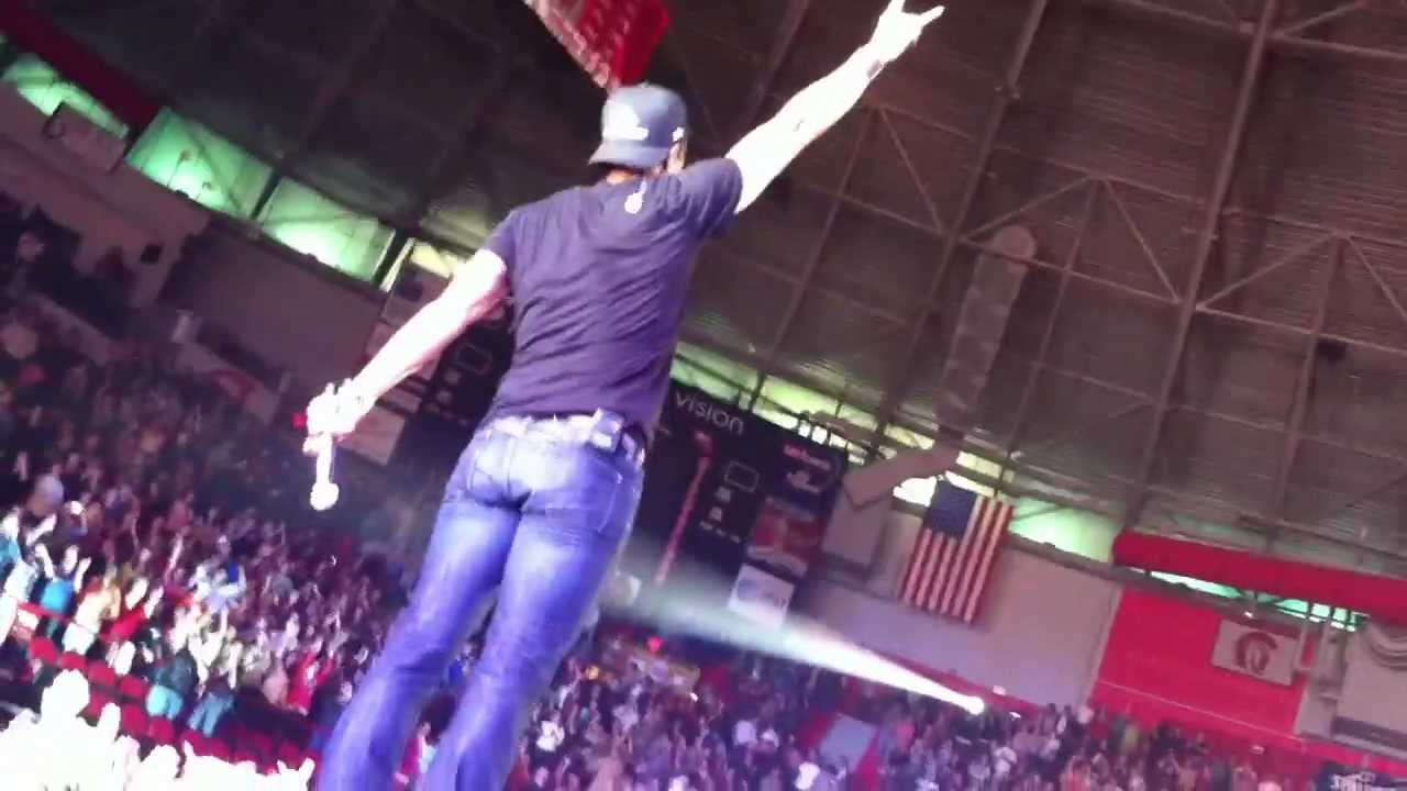 Tailgates and Tanlines Tour 2011, LUKE BRYAN Closing Number - YouTube