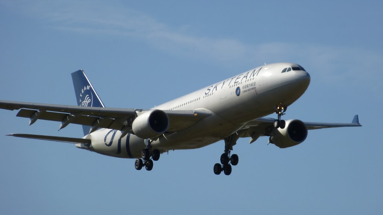 Heathrow Airport Spotting Runway 09L Arrivals (#3) - YouTube