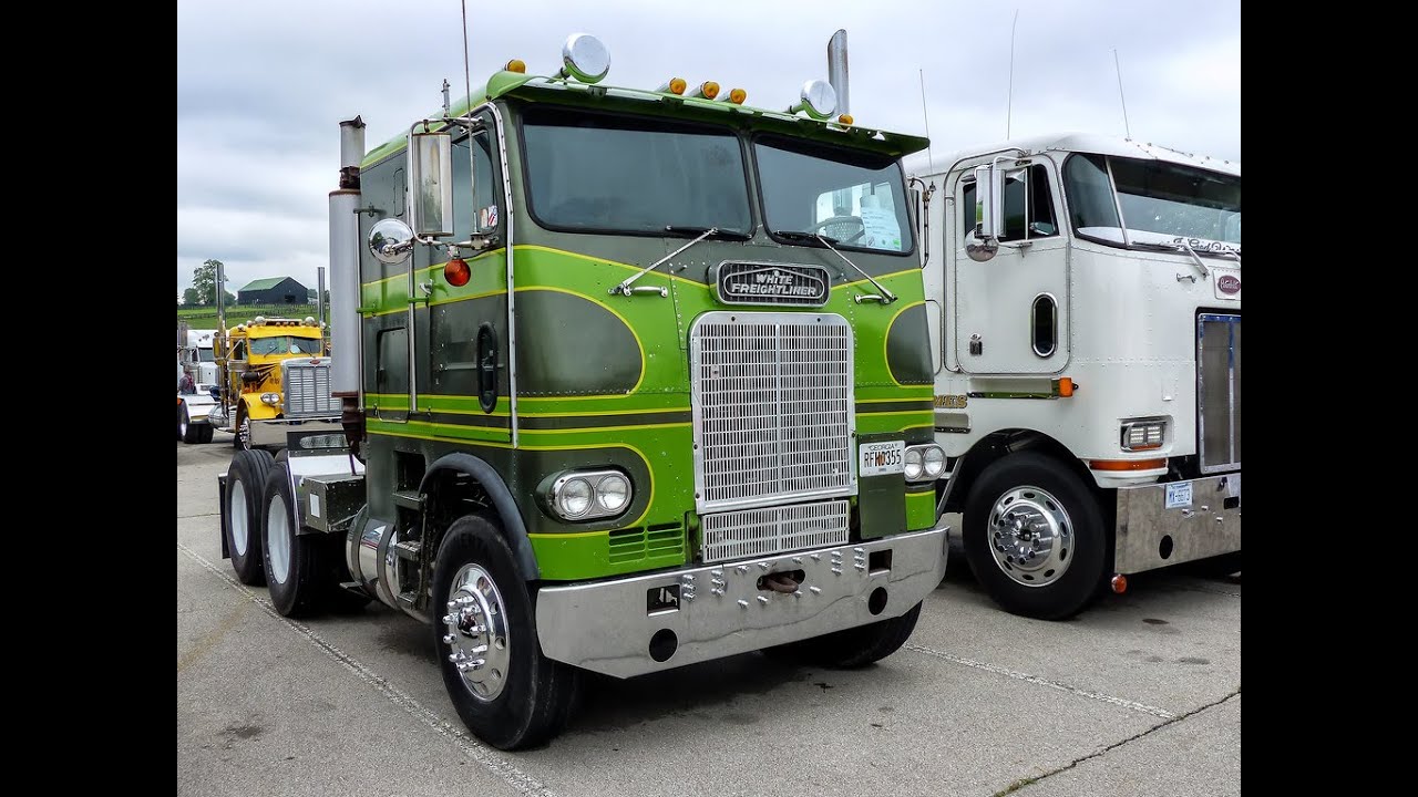 Freightliner Optimus Prime cargándolo en plataforma - Camiones Y ...