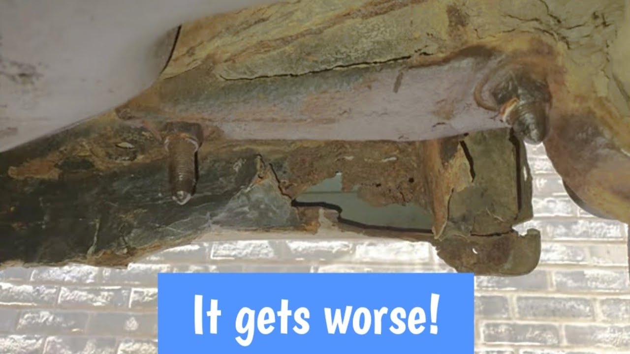 Finding even more rust on my Mk1 Renault Clio Part 2 - YouTube