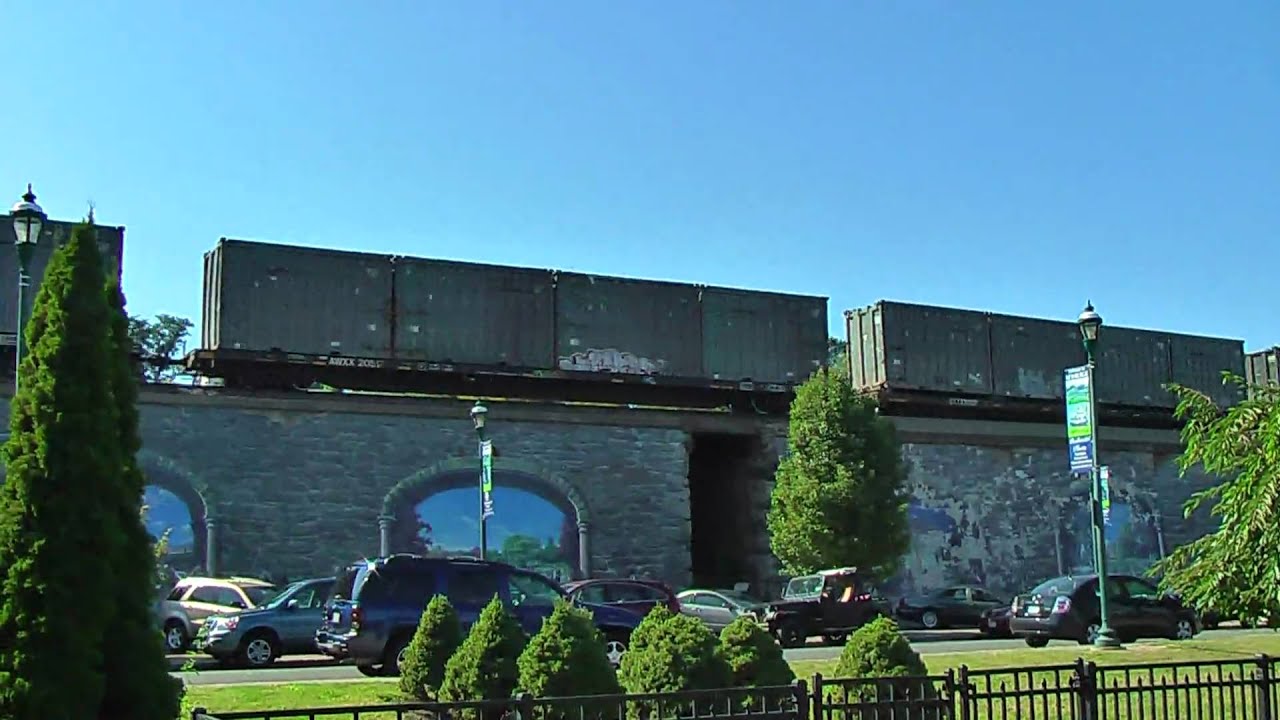 Freight Train Passes in Newburgh, NY - YouTube
