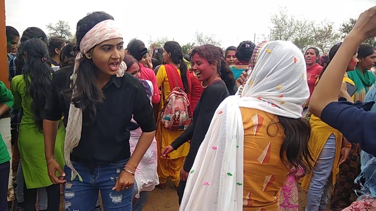 women#collage#rewari होली उत्सव पर छात्राओं ने दिया पानी बचाने का संदेश ...
