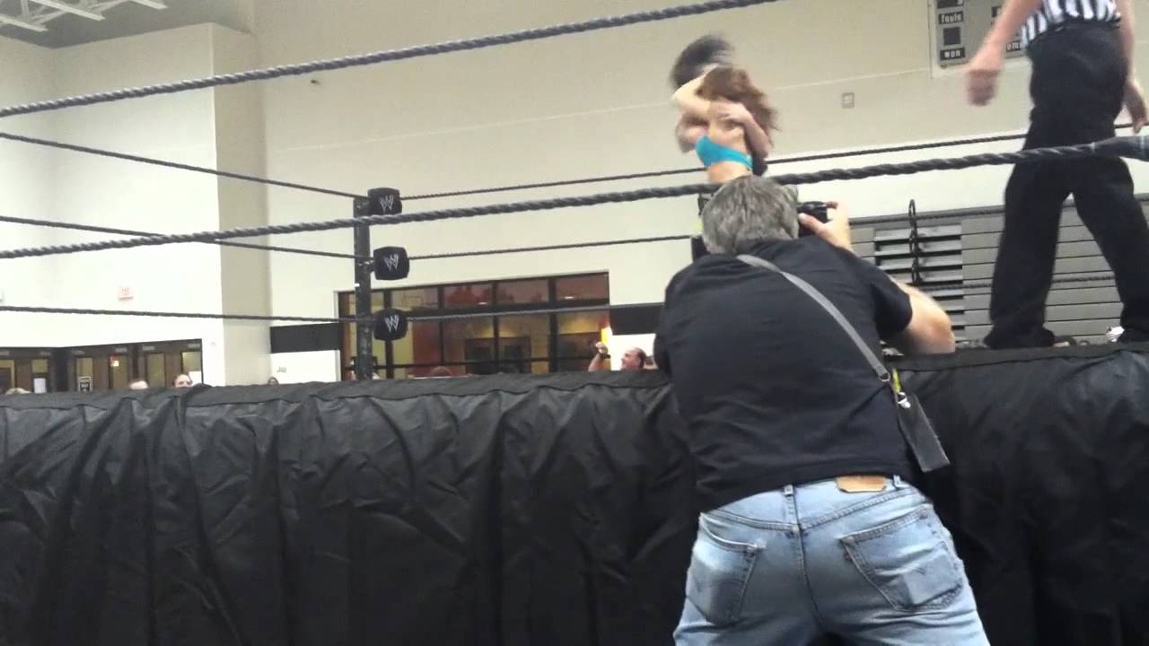 WWE FCW/NXT live event clip - August 17, 2012: Skyler Moon & Paige vs ...