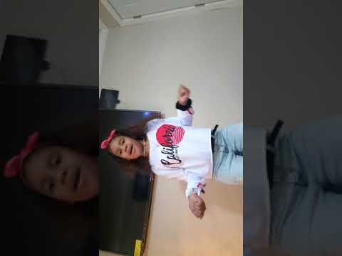 Niña bailando de 10 años