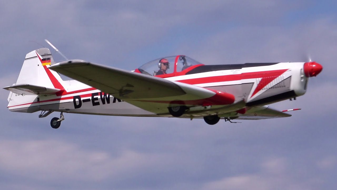 Zlín Z-526 Airshow Display - YouTube