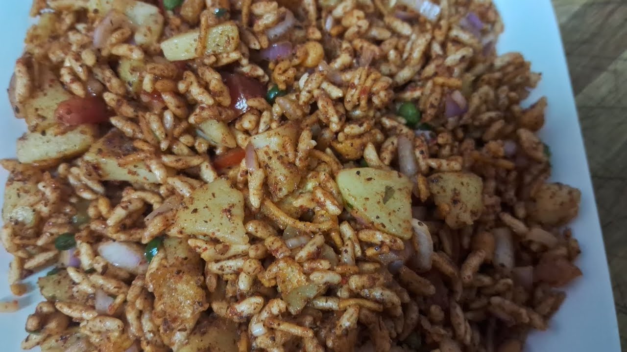 Aloo muri // How to make aloo muri at home // (Maikai noko aloo muri ...