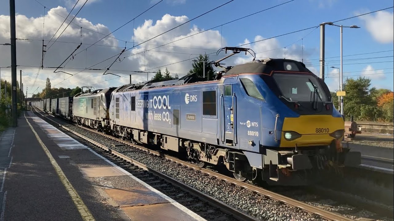 Class 88010 and 88001 cross over with 331020 and 331029 on 4S43 - YouTube