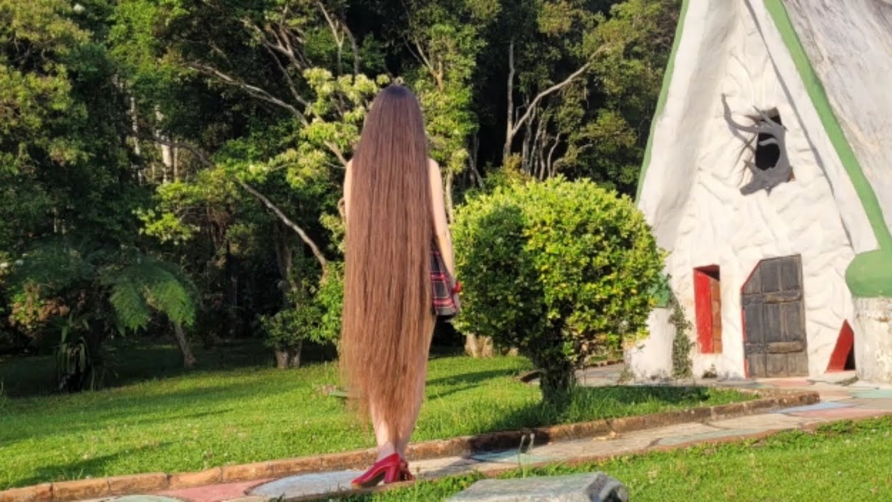 The Brazilian Rapunzel Adri visits The House of the Gnomes😍 - YouTube