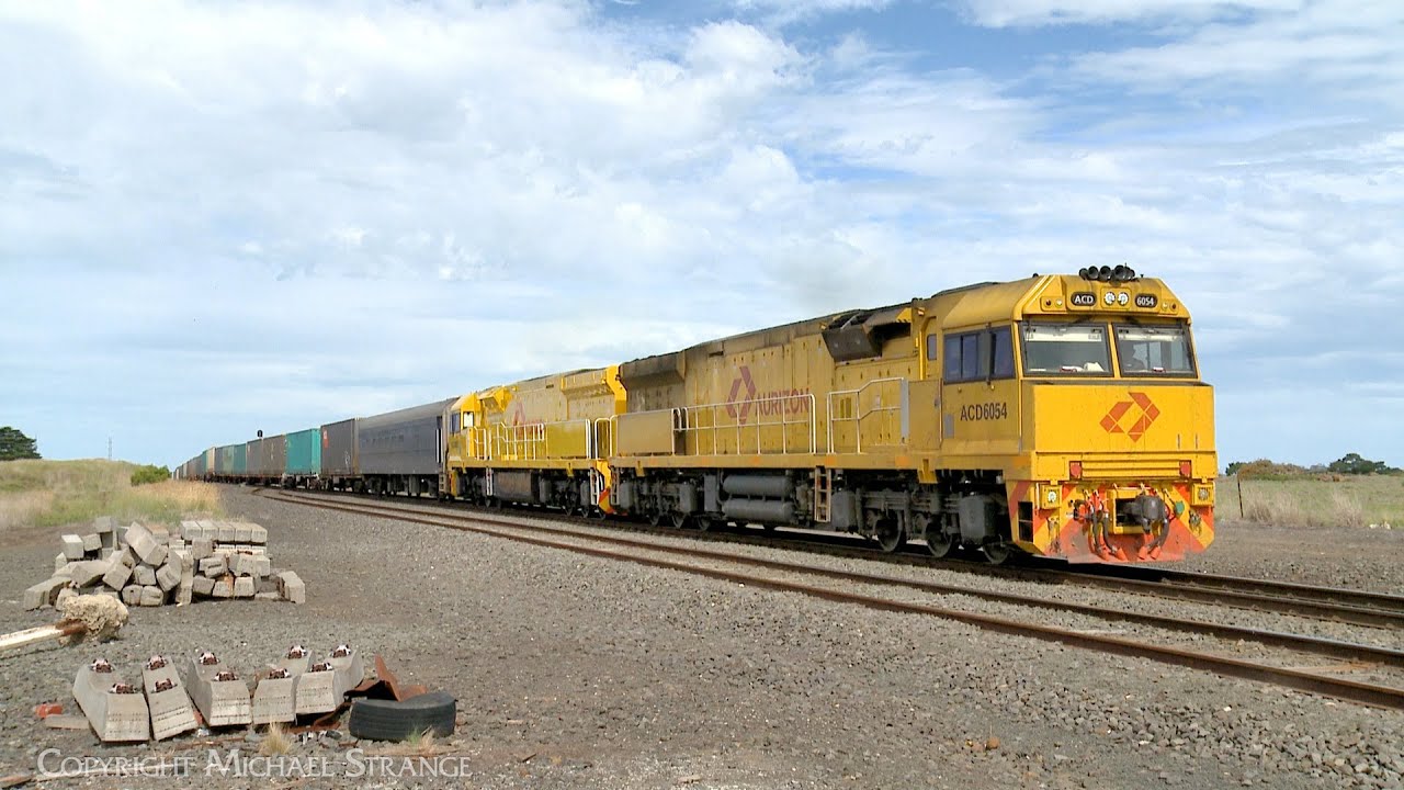 7MP1 Aurizon Team Global Express Container Train With ACD6054 ACD6053 ...
