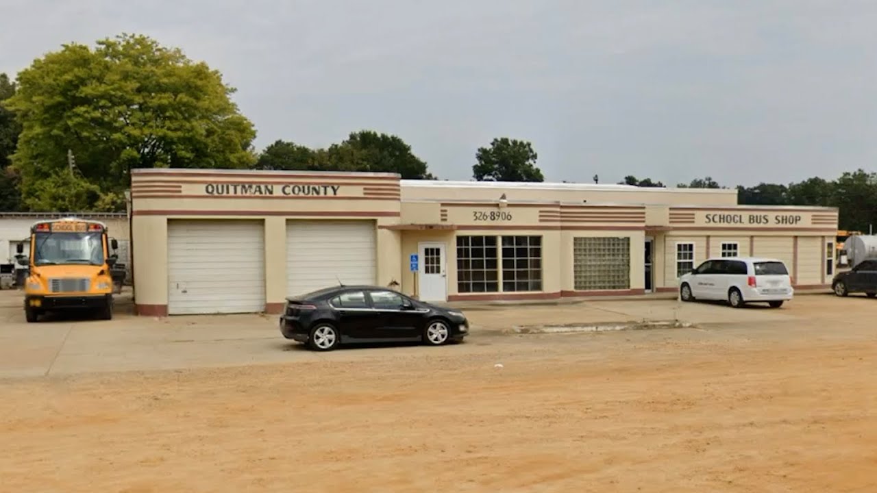 A Repurposed Garage - Lots of Lots - YouTube