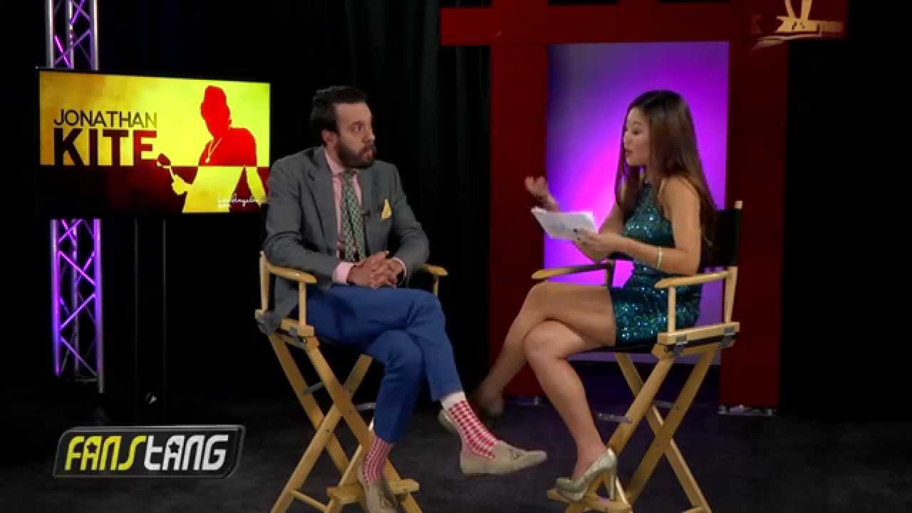 Bro Kiss between Oleg and Han from 2 Broke Girls! Jonathan Kite tells ...