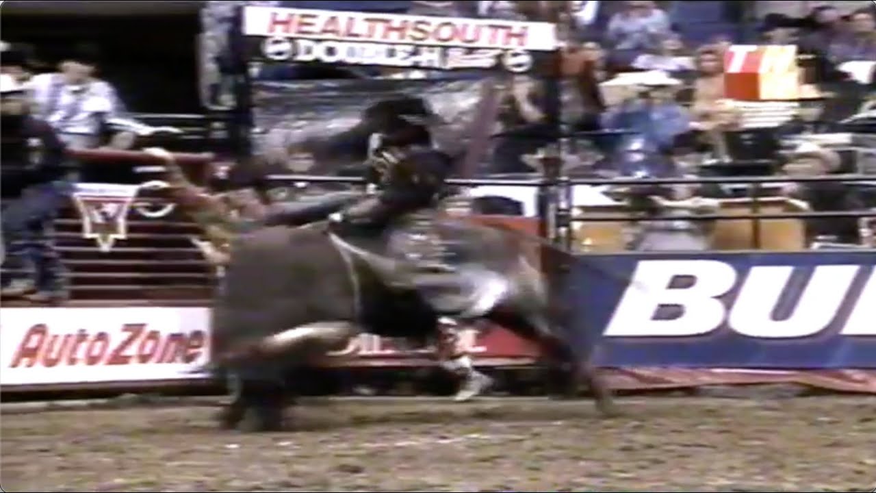 Adriano Moraes vs Western Wishes - 00 PBR Columbus, OH (92.5 pts) - YouTube