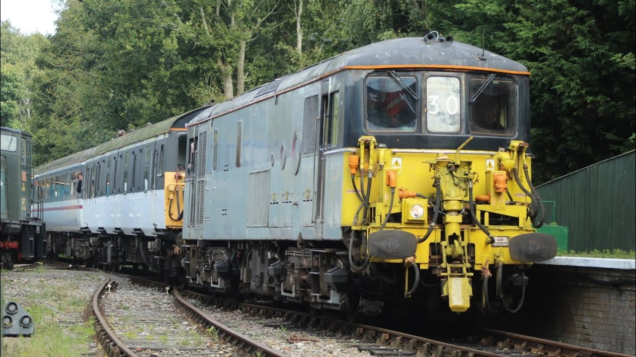 EWS 08 shunter, class 73130 and 9110 Gatwick express stock day at East ...