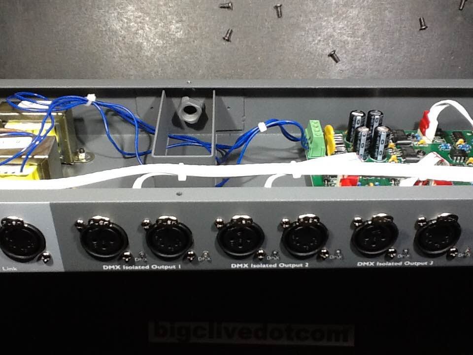 Inside a Showtec DB-1-4 DMX isolator, buffer, repeater. - YouTube