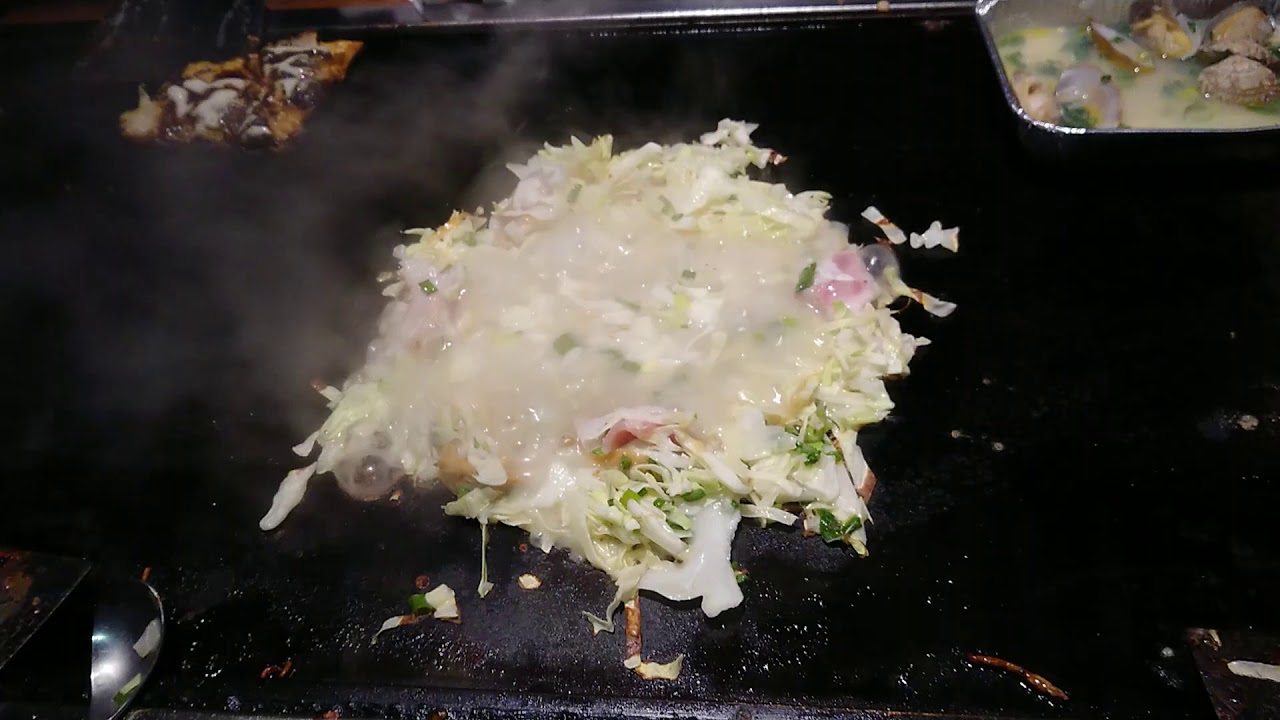 Monja yaki (Tokyo origin) - YouTube