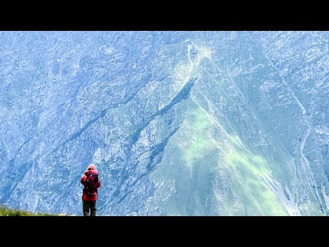 Kazbek Dağı 5054 mt, Stepantsminda, Gürcistan. Beğeni ve yorumlarınızı bekliyorum. Abone olmayı un.🙂