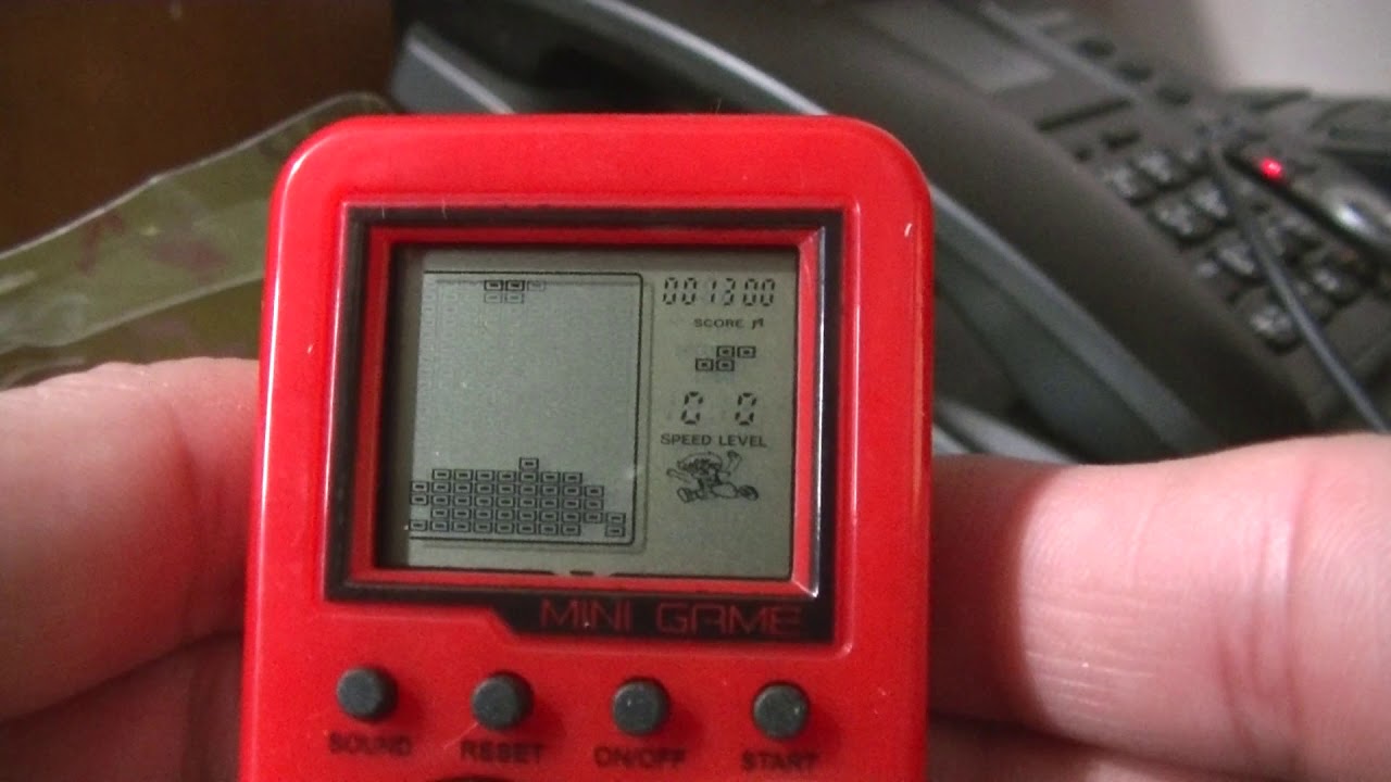 Sunday Gimmick Table #14 - Pocket Arcade Game (Brick Game) - YouTube