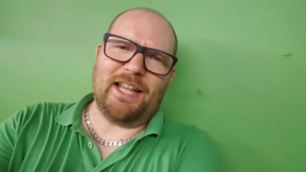 DIY Green Screen Experiment // Easy to build yourself! - YouTube