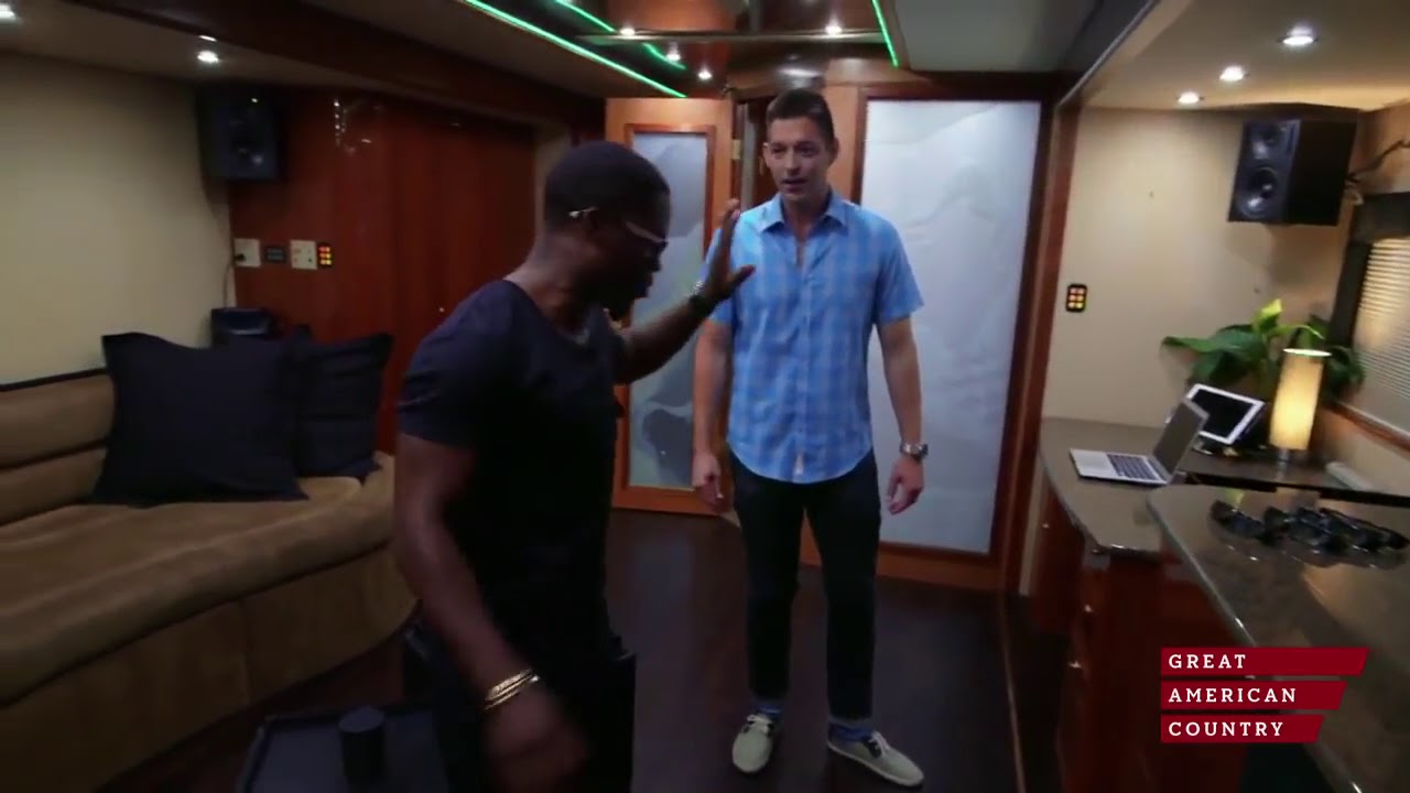KEVIN HART CELEBRITY MOTOR HOMES - YouTube