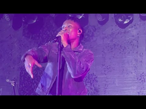 Lucky Daye - Extra (Live) - The Algorithm Tour (Phoenix) - 08/24/24 ...