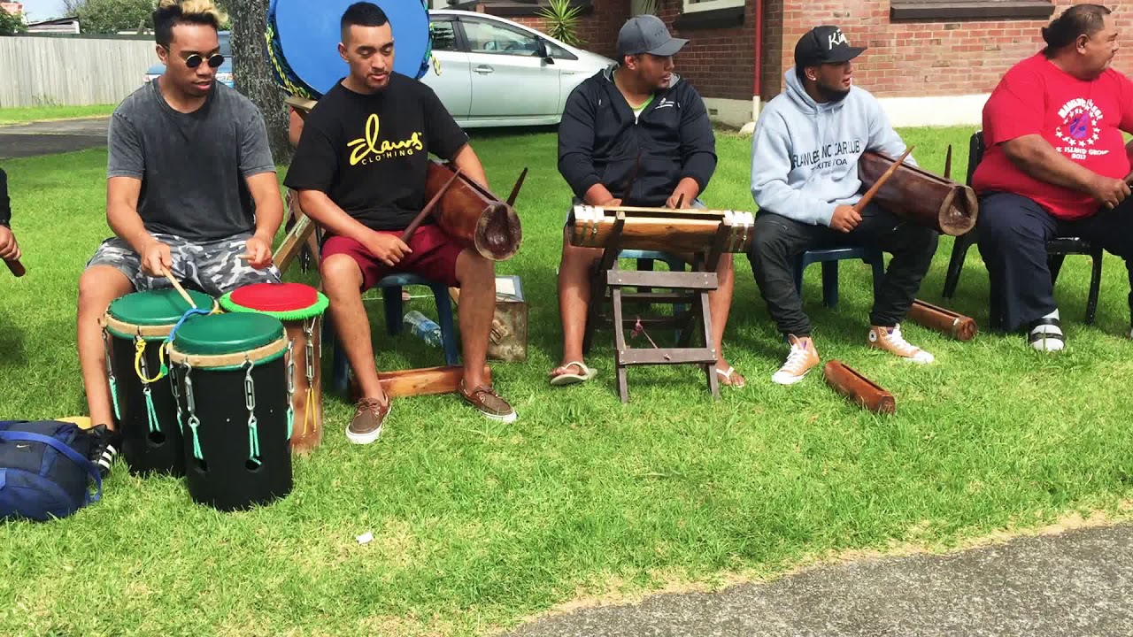 Cook island Drumming - YouTube