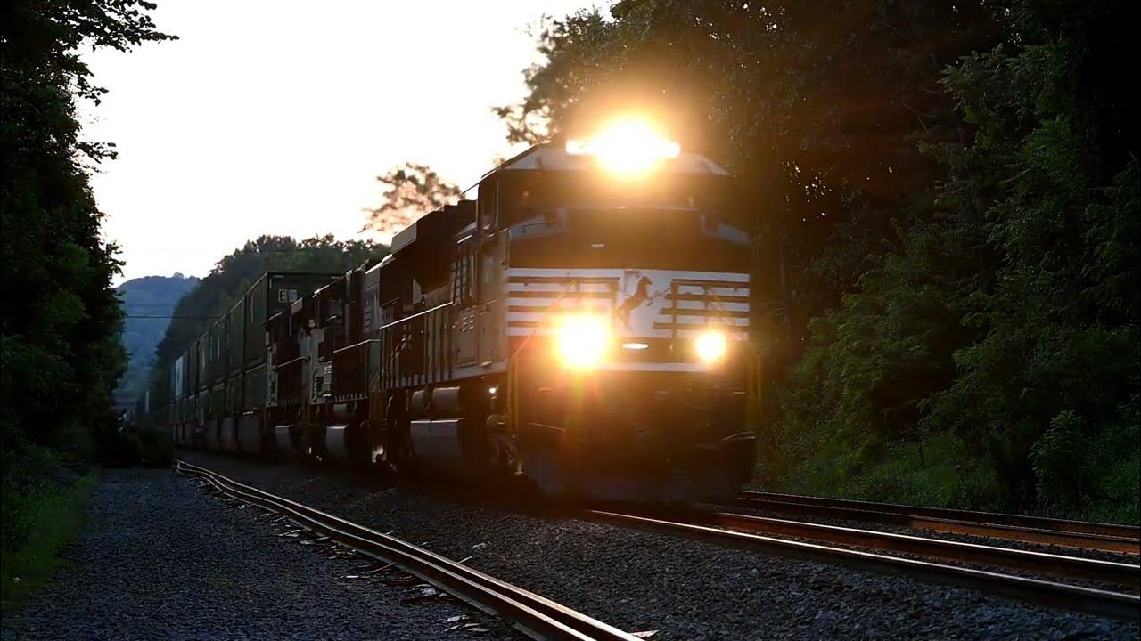EMD Trio Leads NS 22H Uphill in Grapeville - YouTube
