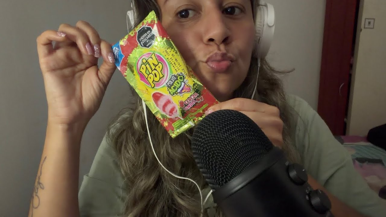 ASMR con Pin Pon #mouthsounds - YouTube