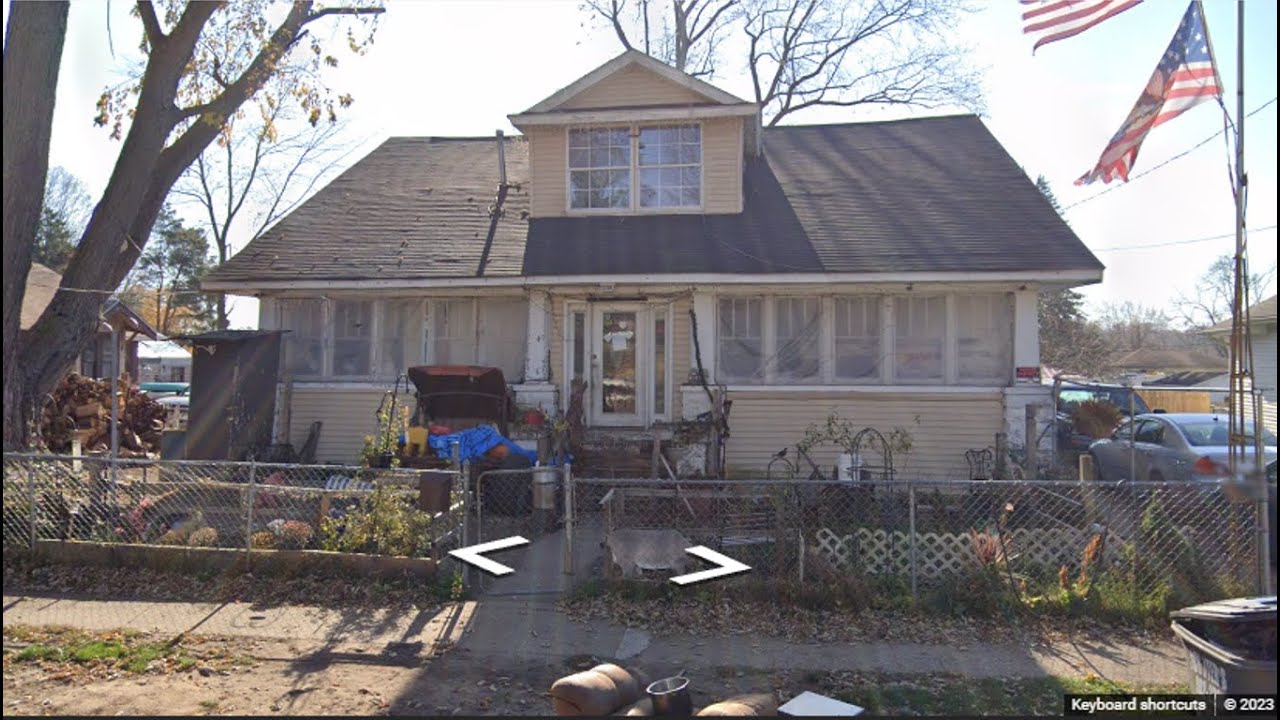 Hoarder House Demolition After Fire. - YouTube