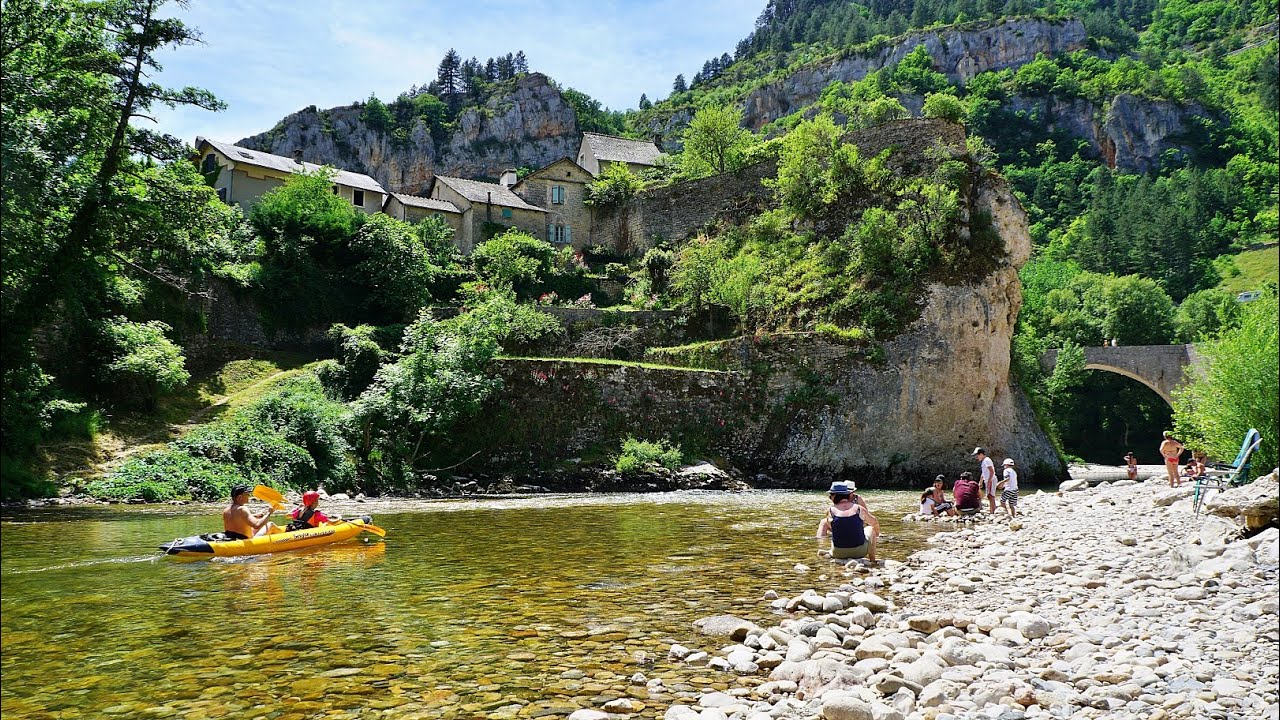 Sainte Enimie, cité médiévale dans les gorges du Tarn - YouTube