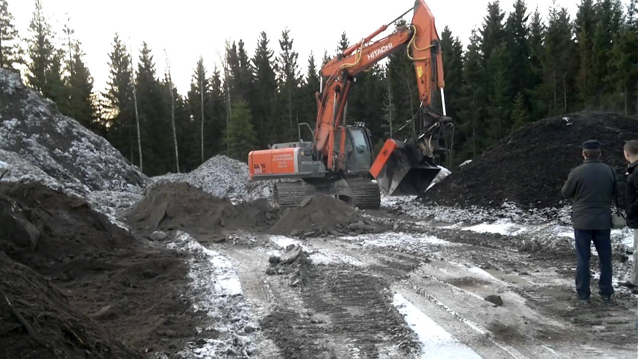 Ковш сортировщик Robi MM154 в работе с грунтом. - YouTube