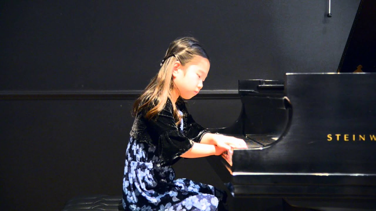 Caroline Playing Le Petite Ane Blanc (A little white donkey) - YouTube