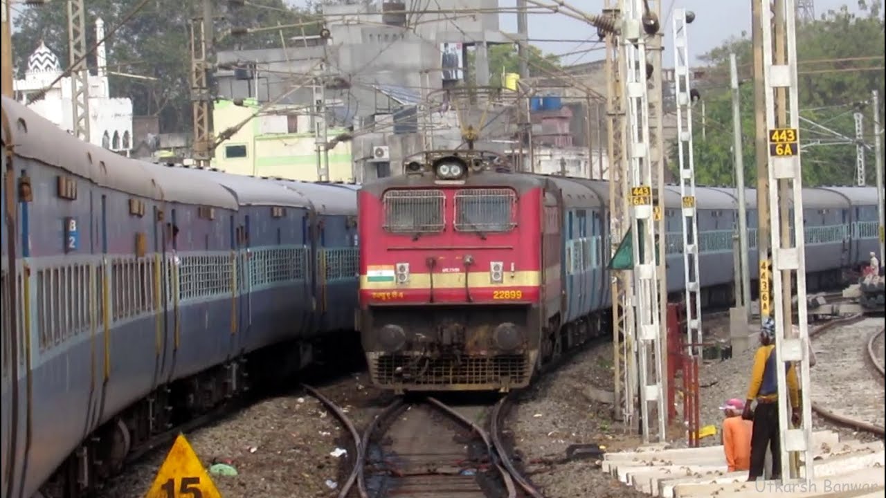 INDIAN RAILWAYS | BSL WAP-4 led 12108 LJN-LTT Express crosses at BSL ...