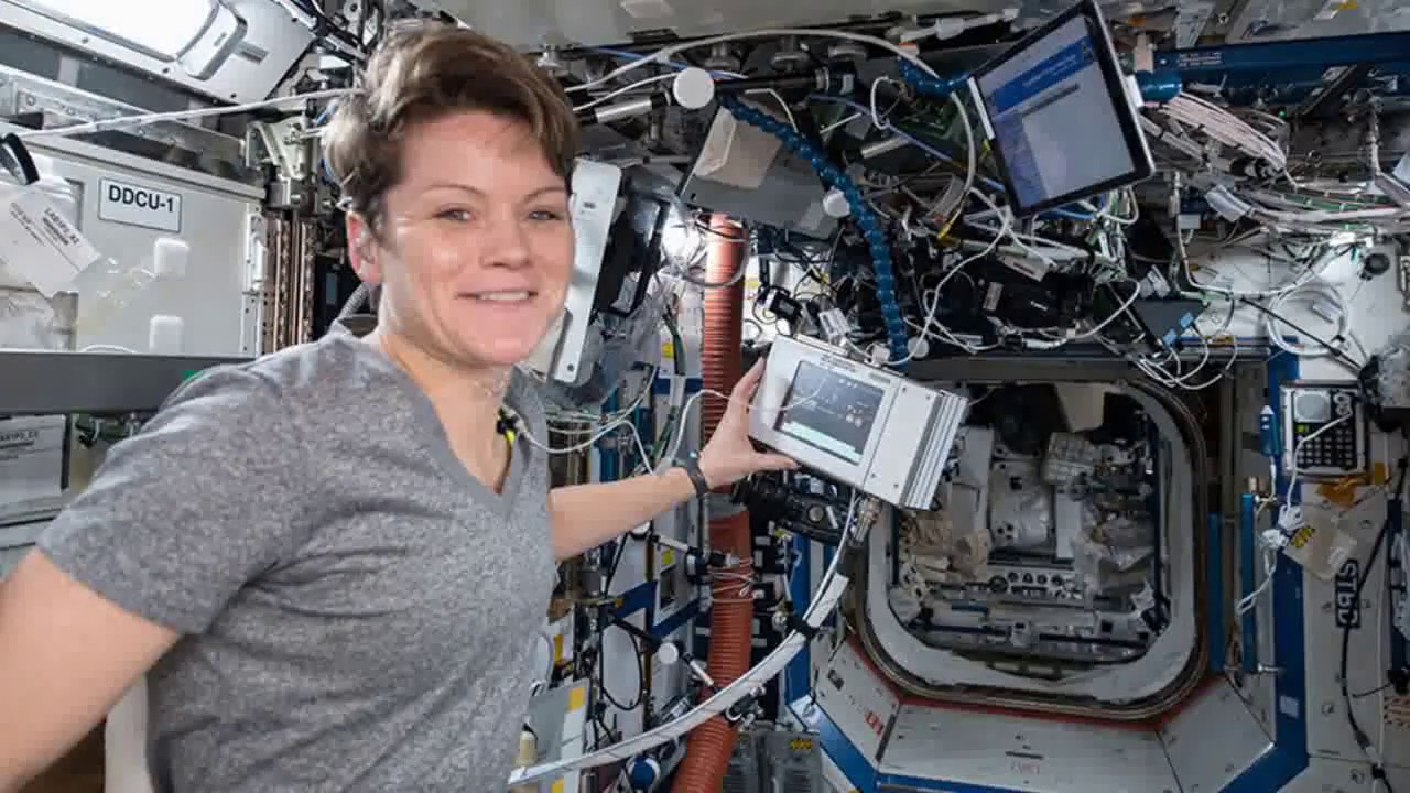 The Human Body in Microgravity - YouTube