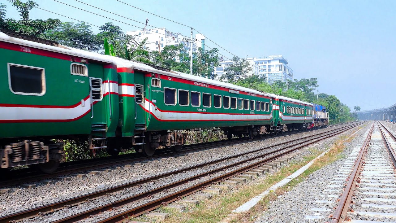 USA made EMD 6604 GT42ACL Pulled Ekota Express Train || Bangladesh ...