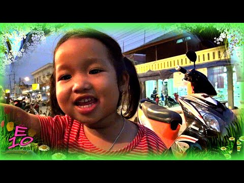 Little Laotian Girl Sees Herself From Camera LCD
