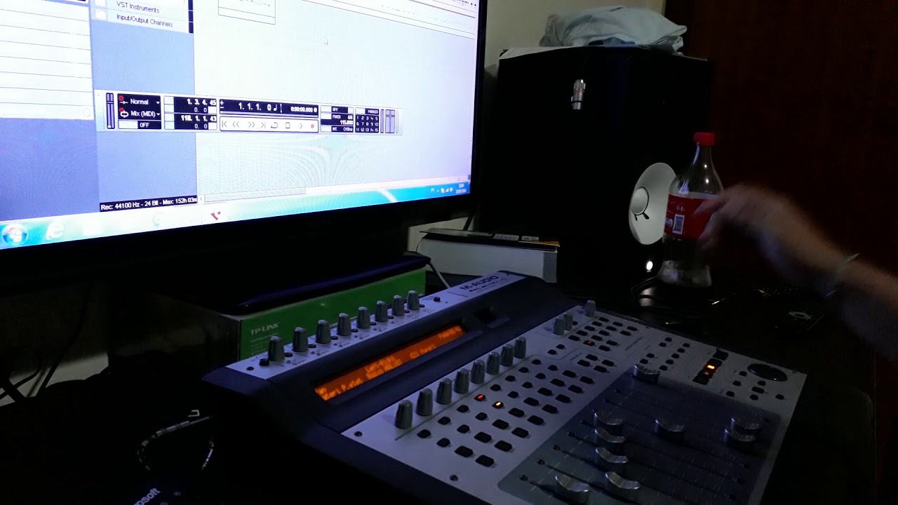 Teste M-Audio Projectmix - YouTube