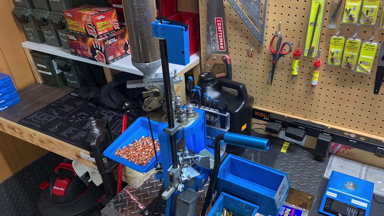 Dillon 550C Reloading 9MM - YouTube