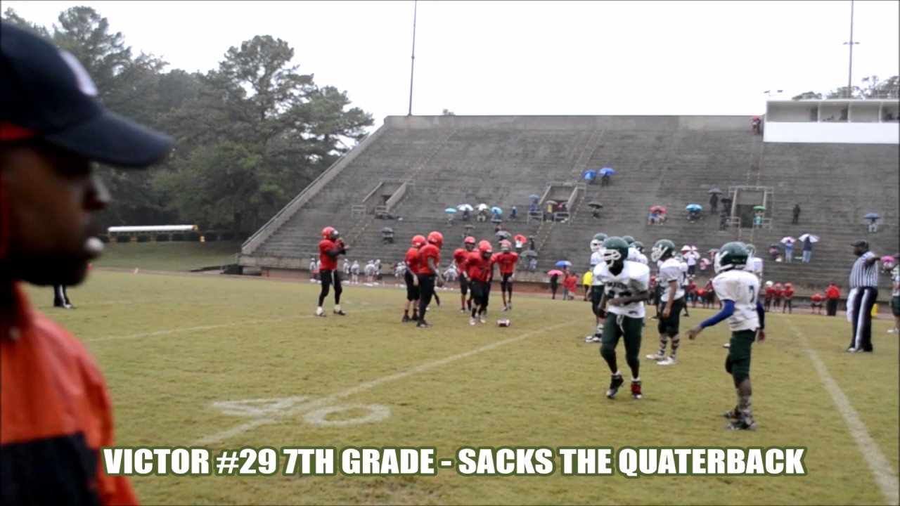 VICTOR 7TH GRADE NUM 29# 2015 GREEN HELMET- SACKS THE QUATER BACK - YouTube