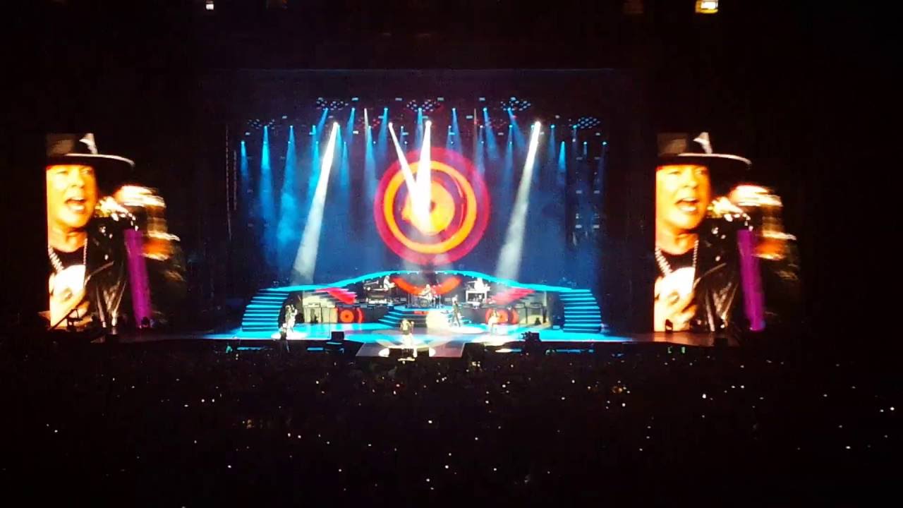 Guns N' Roses - Mr. Brownstone (Live New Orleans 07.31.16) - YouTube