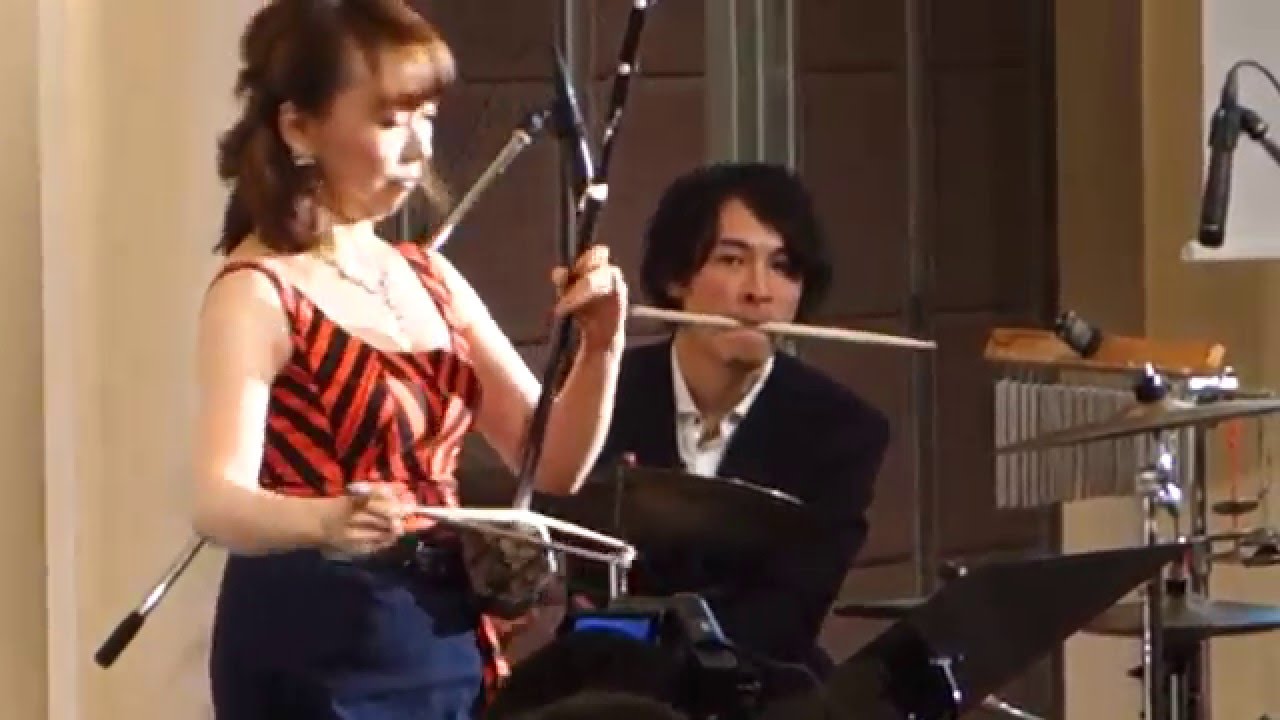 OMOTESANDO: Erhu two-stringed fiddle performance - YouTube