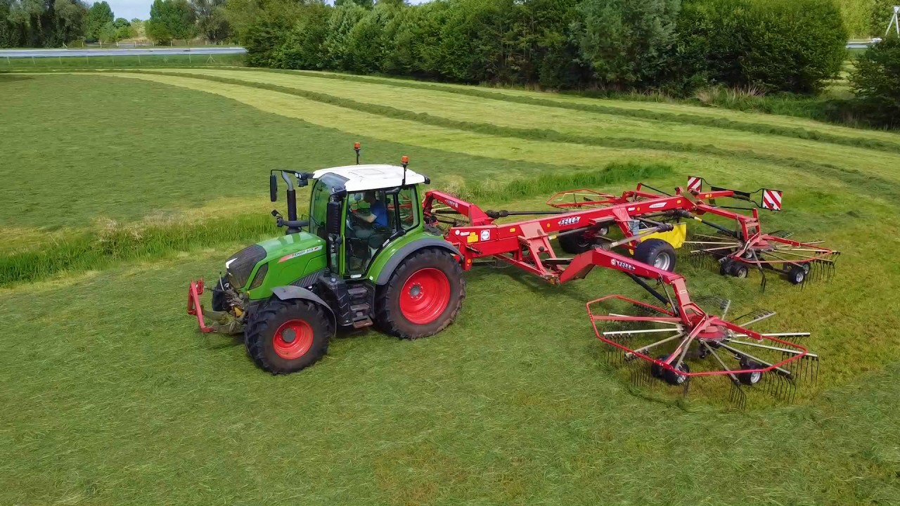 Fendt raking silage - YouTube
