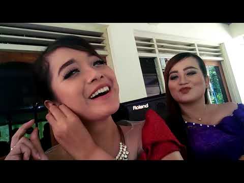 Penyanyi Cantik Fitri dan Windi dan Juga Si Black Madukoro Electone
