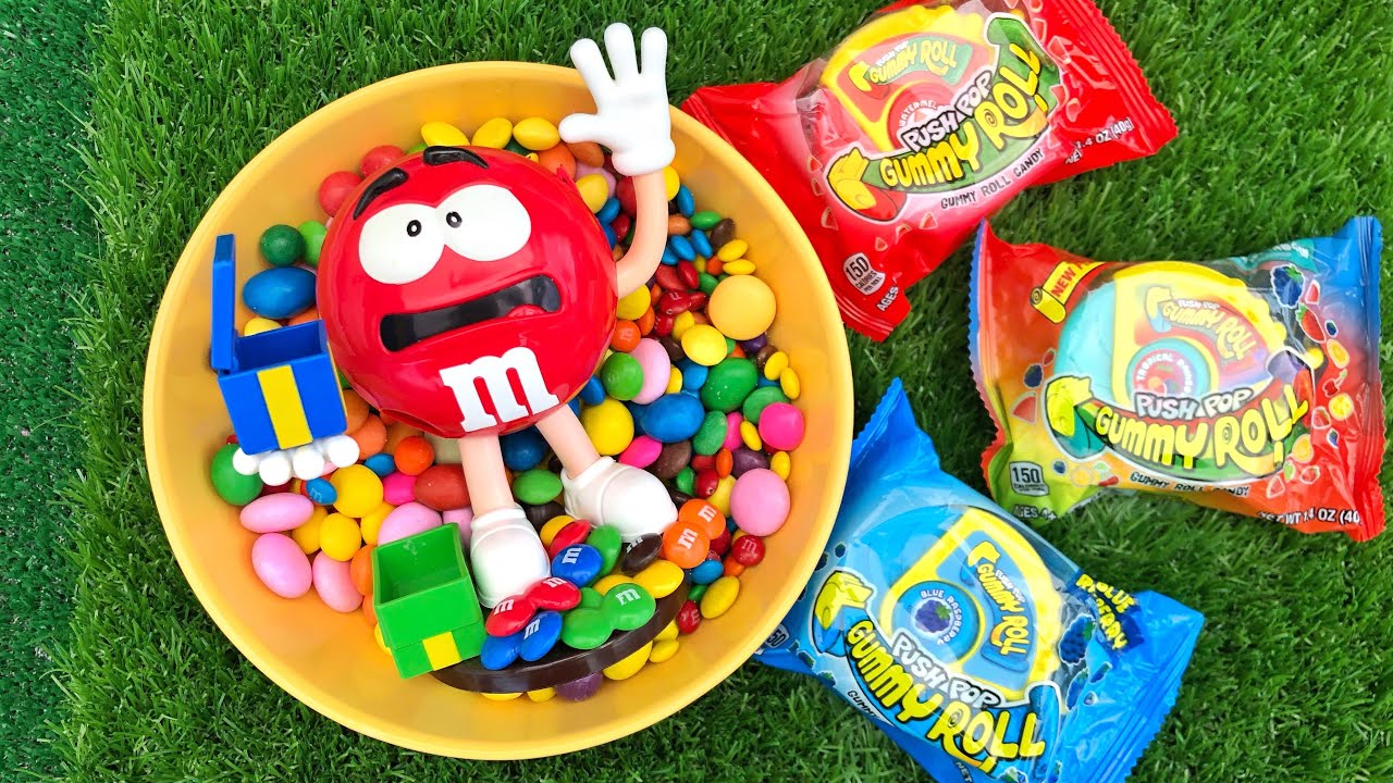 Mixing Satisfying Candy in Magic Bathtub with Rainbow Mentos & Gummy ...