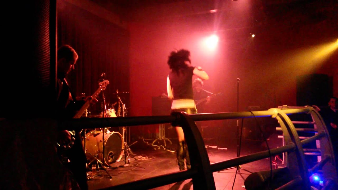 Lizzie and the Banshees - Christine - Brooklands bar, Batley 4/5/14 ...