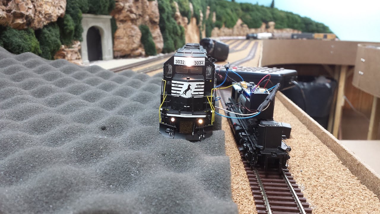 Soundtraxx Tsunami 2 - Part 2 - Installation & LED swap. (Athearn ...