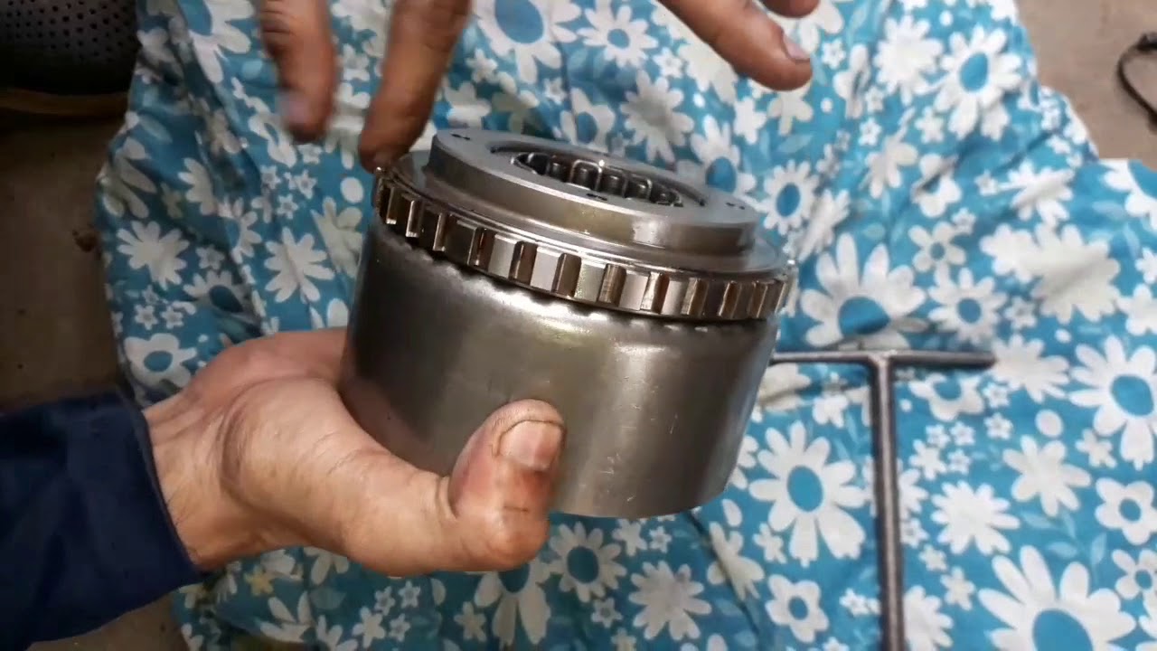 HOW TO OPEN & CHANGE ((ONE WAY CLUTCH)) ,,, ALL ((KTM BIKE)) MODELS ...