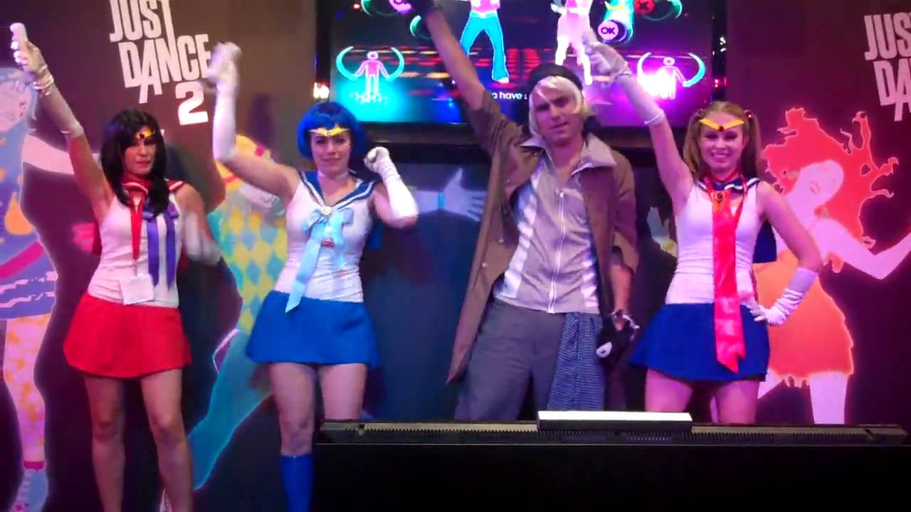 Sailor Moon plays Just Dance 2 at Comic Con 2010 - YouTube