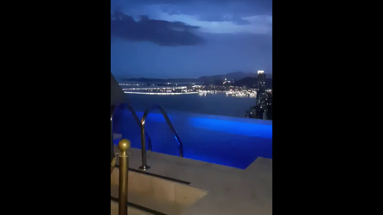 Panaviera pool bar piso 66 Panama la vista desde el cielo - YouTube