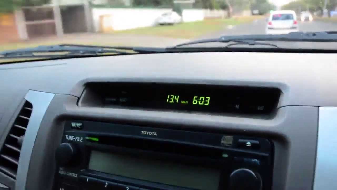 2008 Toyota Fortuner 4.0 V6 - Instant consumption display - YouTube