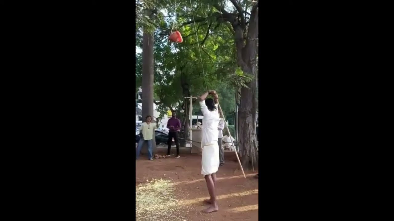 Breaking the Pot | Uriyadi | Pongal Celebration | Fun Game | - YouTube